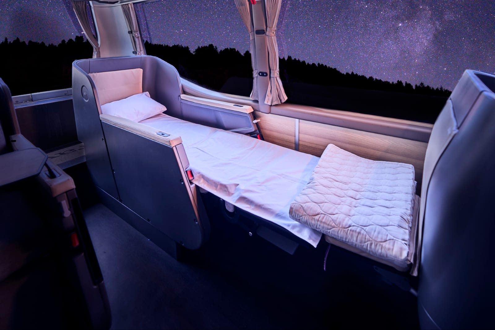 Twiliner – Europe’s first night buses with sleeping seats – Night Ride